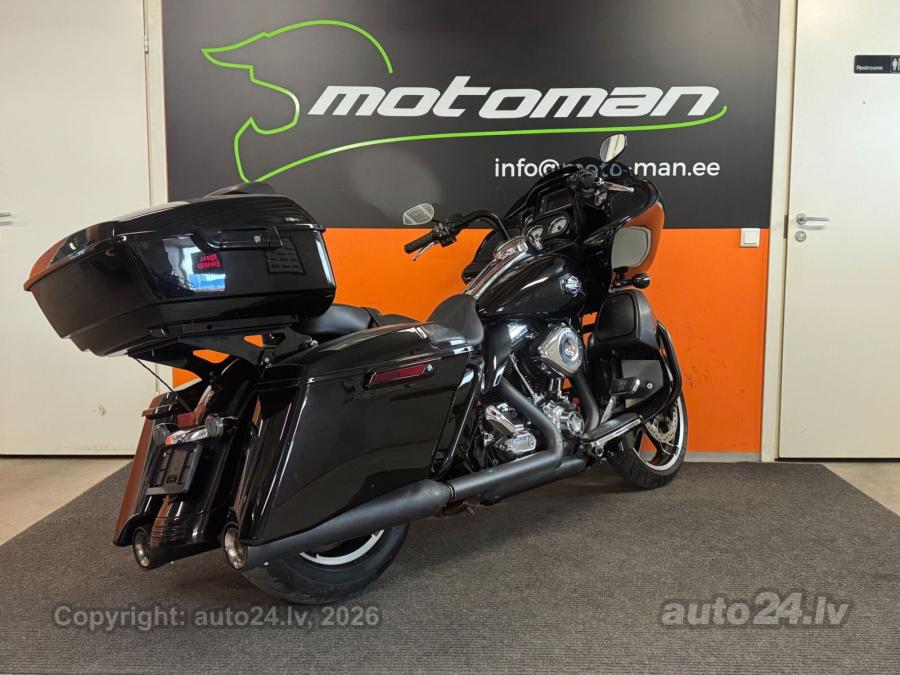 Black Harley-Davidson Road Glide 2015 in Tartu, with an engine capacity of 1.69 L and mileage of 89 thousand km for 12990 €, photo 4 on AUTOMOTO.COM.LV