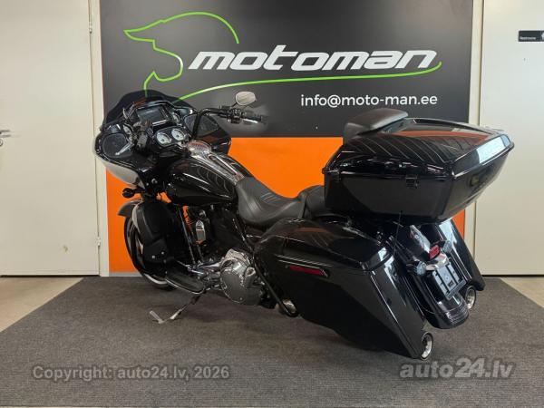 Black Harley-Davidson Road Glide 2015 in Tartu, with an engine capacity of 1.69 L and mileage of 89 thousand km for 12990 €, photo 4 on AUTOMOTO.COM.LV