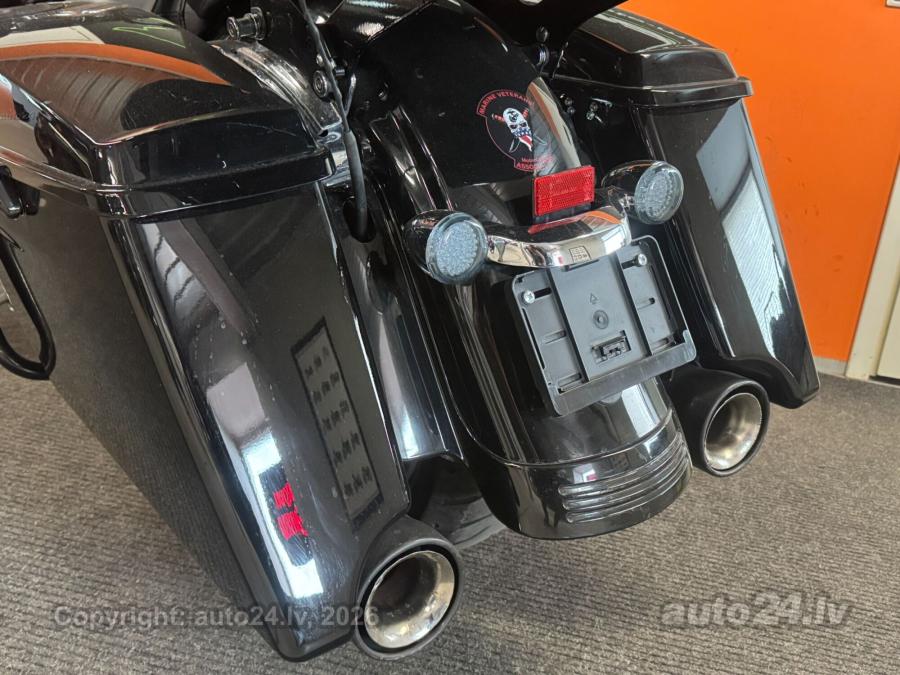 Black Harley-Davidson Road Glide 2015 in Tartu, with an engine capacity of 1.69 L and mileage of 89 thousand km for 12990 €, photo 7 on AUTOMOTO.COM.LV