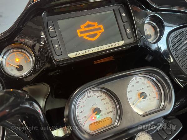 Black Harley-Davidson Road Glide 2015 in Tartu, with an engine capacity of 1.69 L and mileage of 89 thousand km for 12990 €, photo 9 on AUTOMOTO.COM.LV