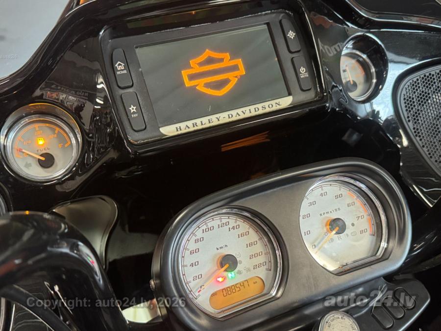 Black Harley-Davidson Road Glide 2015 in Tartu, with an engine capacity of 1.69 L and mileage of 89 thousand km for 12990 €, photo 10 on AUTOMOTO.COM.LV