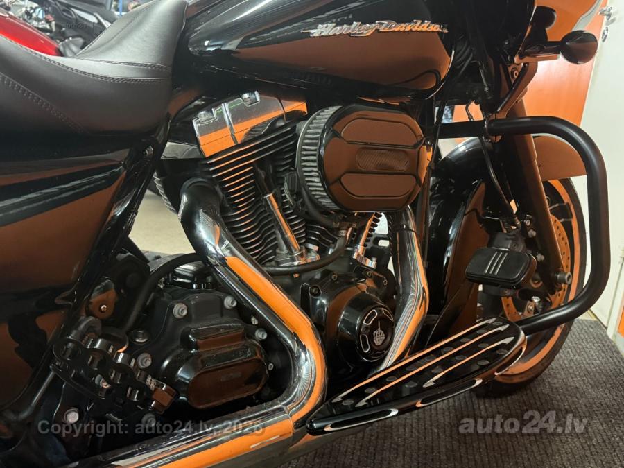 Melns Harley-Davidson Road Glide 2015 Tartu, ar dzinēja tilpumu 1.69 L un nobraukumu 65 tūkst. km par 12990 €, foto 11 vietnē AUTOMOTO.COM.LV