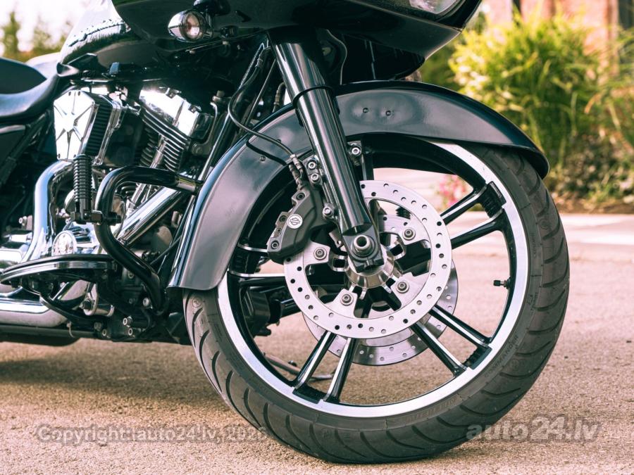 Melns Harley-Davidson Road Glide 2015 Tallina, ar dzinēja tilpumu 1.69 L un nobraukumu 41 tūkst. km par 13990 €, foto 7 vietnē AUTOMOTO.COM.LV
