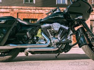Melns Harley-Davidson Road Glide 2015 Tallina, ar dzinēja tilpumu 1.69 L un nobraukumu 41 tūkst. km par 13990 €, foto 10 vietnē AUTOMOTO.COM.LV