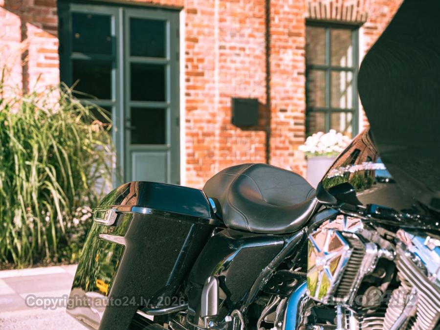 Melns Harley-Davidson Road Glide 2015 Tallina, ar dzinēja tilpumu 1.69 L un nobraukumu 41 tūkst. km par 13990 €, foto 13 vietnē AUTOMOTO.COM.LV