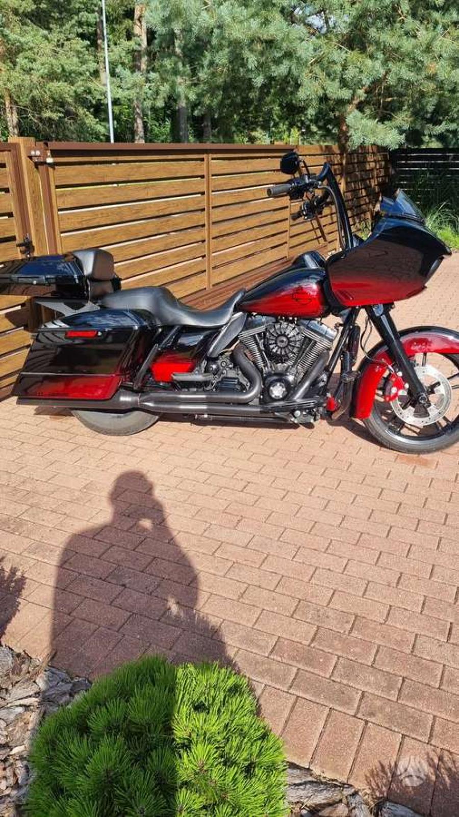 Black Harley-Davidson Road Glide 2015 in Silale, with an engine capacity of 1.70 L and mileage of 70 thousand km for 12000 €, photo 1 on AUTOMOTO.COM.LV