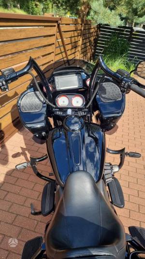 Black Harley-Davidson Road Glide 2015 in Silale, with an engine capacity of 1.70 L and mileage of 70 thousand km for 12000 €, photo 5 on AUTOMOTO.COM.LV