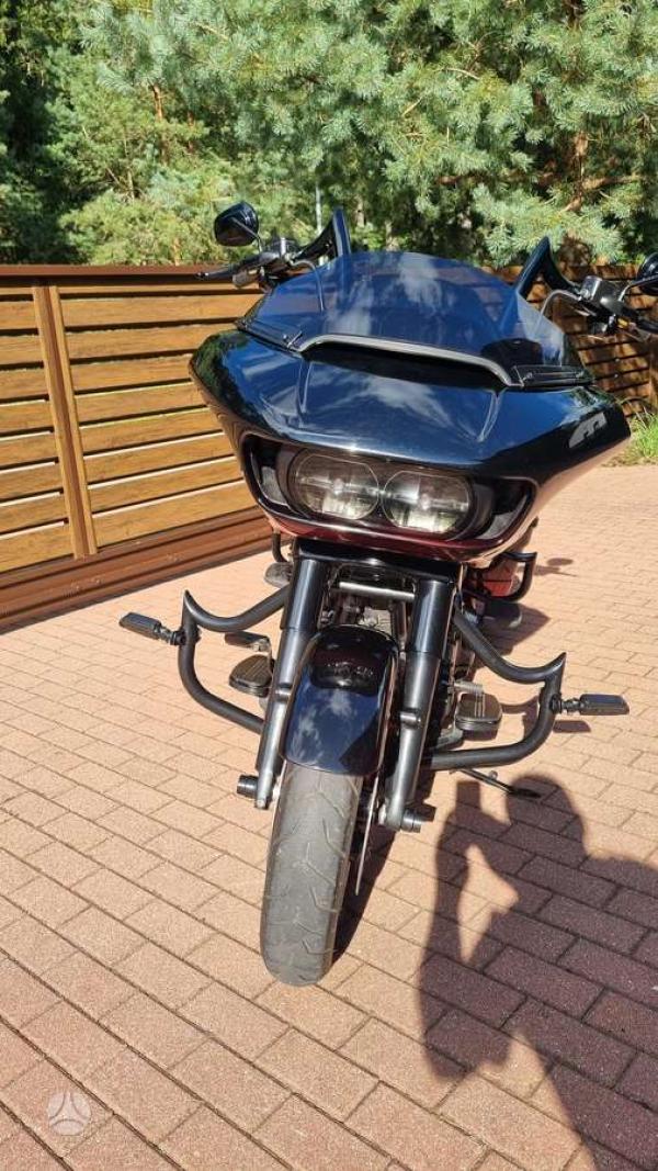 Black Harley-Davidson Road Glide 2015 in Silale, with an engine capacity of 1.70 L and mileage of 70 thousand km for 12000 €, photo 5 on AUTOMOTO.COM.LV