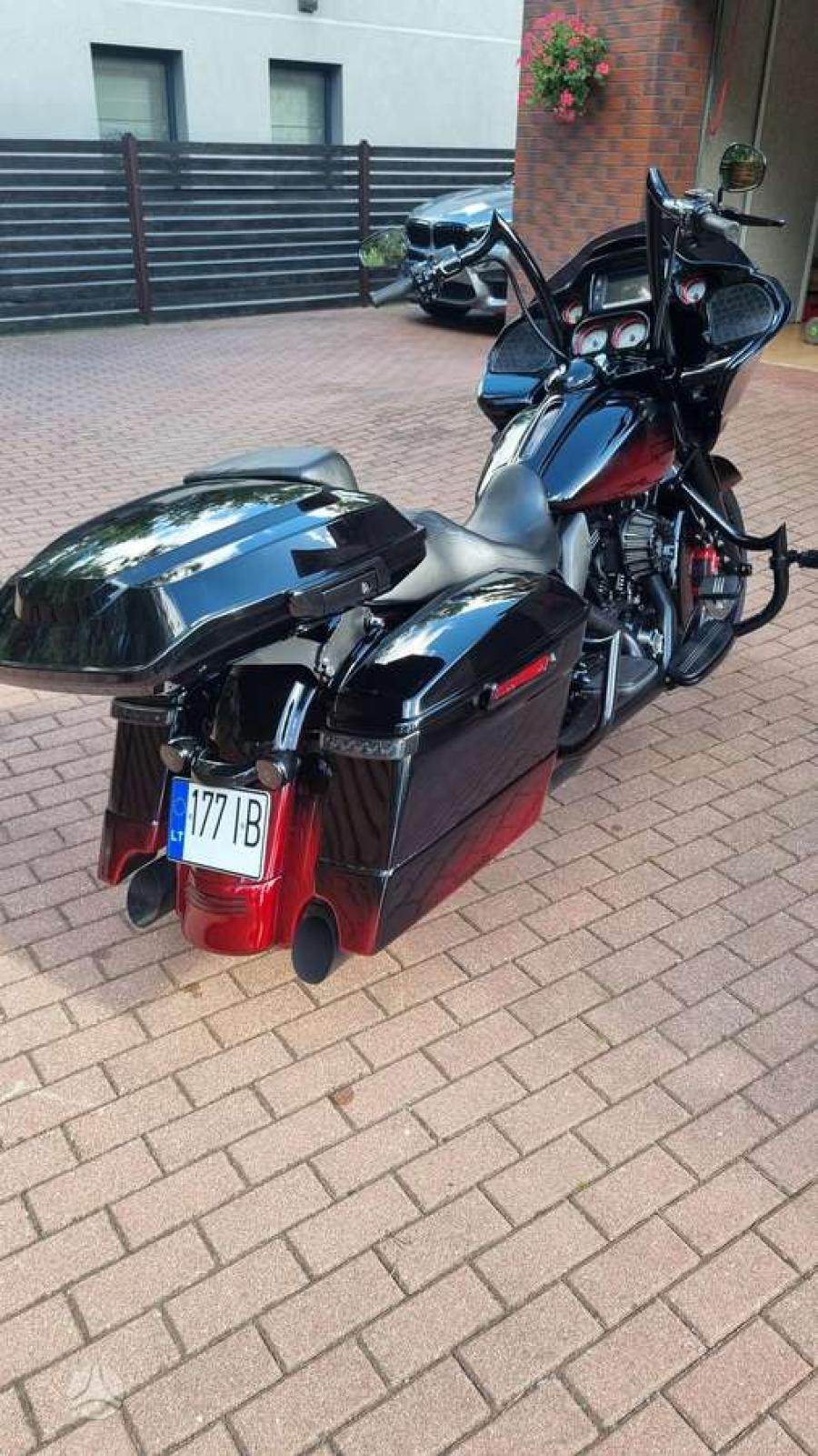 Black Harley-Davidson Road Glide 2015 in Silale, with an engine capacity of 1.70 L and mileage of 70 thousand km for 12000 €, photo 10 on AUTOMOTO.COM.LV