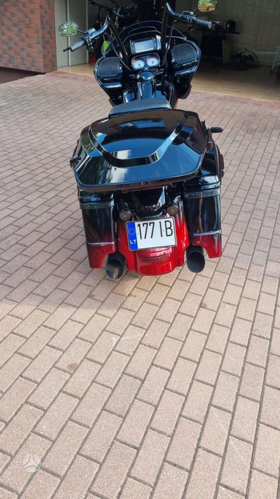 Black Harley-Davidson Road Glide 2015 in Silale, with an engine capacity of 1.70 L and mileage of 70 thousand km for 12000 €, photo 11 on AUTOMOTO.COM.LV