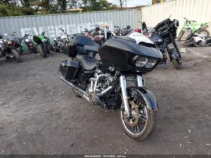 Black Harley-Davidson Road Glide 2016 in Klaipeda, with an engine capacity of 1.69 L and mileage of 0 thousand km for 4500 €, photo 1 on AUTOMOTO.COM.LV