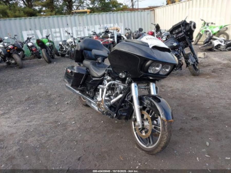 Black Harley-Davidson Road Glide 2016 in Klaipeda, with an engine capacity of 1.69 L and mileage of 0 thousand km for 4500 €, photo 1 on AUTOMOTO.COM.LV