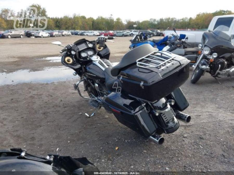 Black Harley-Davidson Road Glide 2016 in Klaipeda, with an engine capacity of 1.69 L and mileage of 0 thousand km for 4500 €, photo 4 on AUTOMOTO.COM.LV