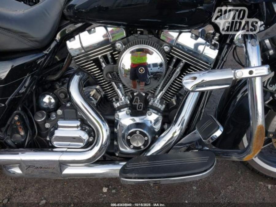 Black Harley-Davidson Road Glide 2016 in Klaipeda, with an engine capacity of 1.69 L and mileage of 0 thousand km for 4500 €, photo 9 on AUTOMOTO.COM.LV