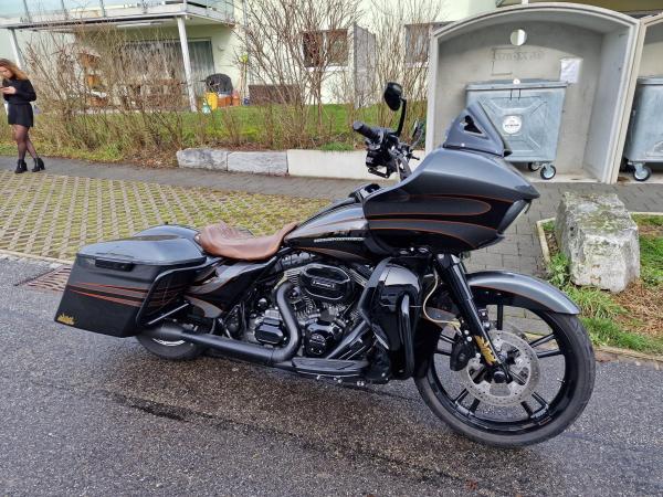 Черный Харли-Девидсон Road Glide 2016 в Пылва, объемом двигателя 1.80 л и пробегом 15 тыс. км за 13100 €, фото 1 на AUTOMOTO.COM.LV
