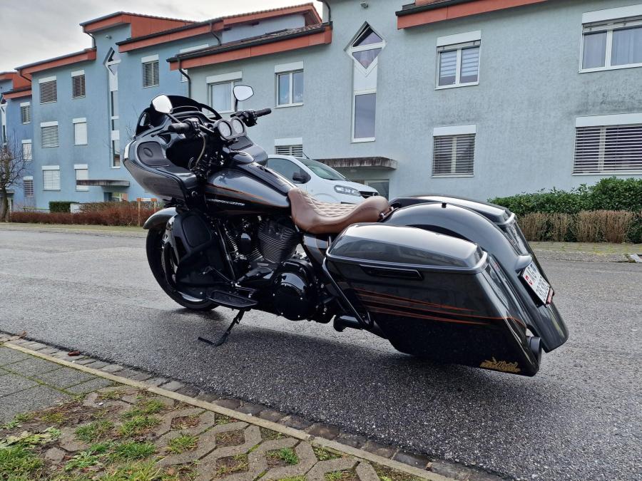 Черный Харли-Девидсон Road Glide 2016 в Пылва, объемом двигателя 1.80 л и пробегом 15 тыс. км за 13100 €, фото 5 на AUTOMOTO.COM.LV