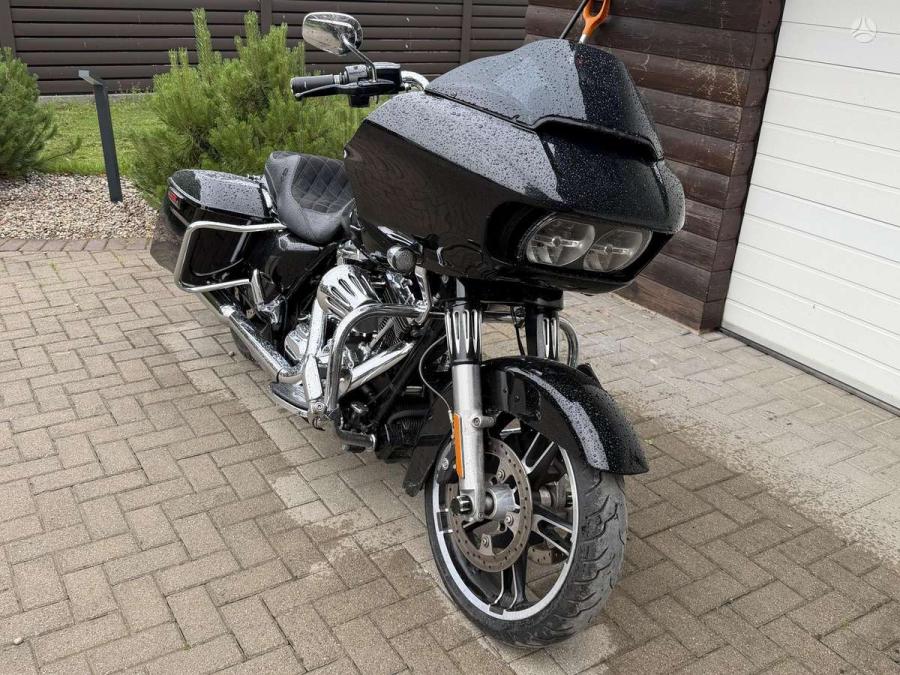 Melns Harley-Davidson Road Glide 2016 Mažeikiai, ar dzinēja tilpumu 1.69 L un nobraukumu 86 tūkst. km par 10000 €, foto 1 vietnē AUTOMOTO.COM.LV