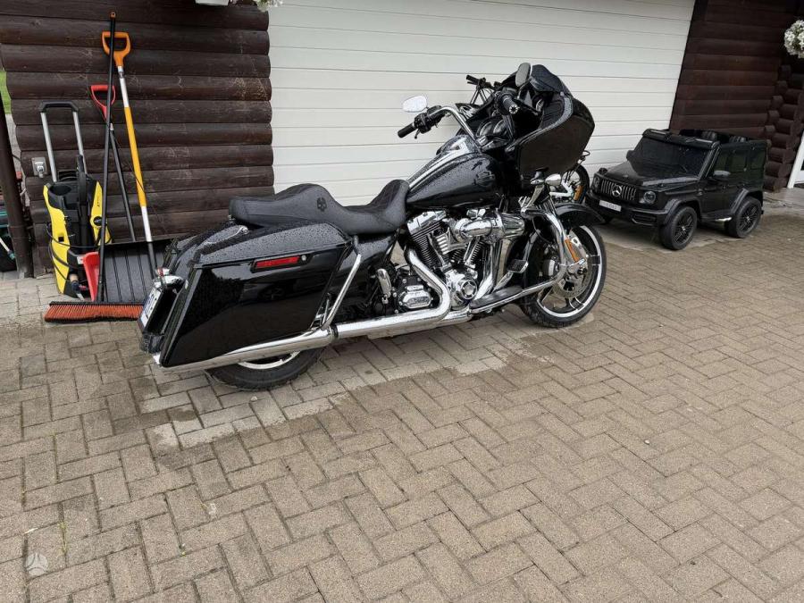 Melns Harley-Davidson Road Glide 2016 Mažeikiai, ar dzinēja tilpumu 1.69 L un nobraukumu 86 tūkst. km par 10000 €, foto 3 vietnē AUTOMOTO.COM.LV