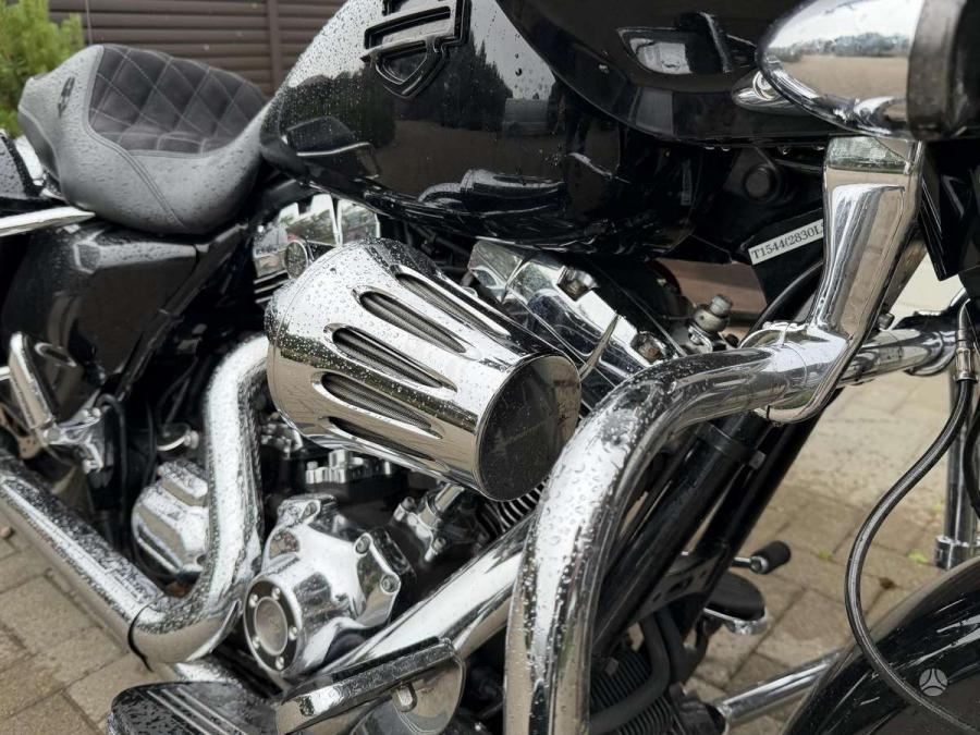 Melns Harley-Davidson Road Glide 2016 Mažeikiai, ar dzinēja tilpumu 1.69 L un nobraukumu 86 tūkst. km par 10000 €, foto 6 vietnē AUTOMOTO.COM.LV