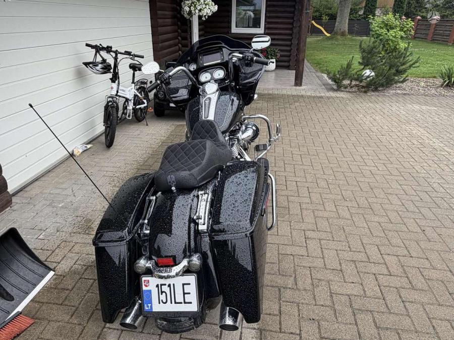 Melns Harley-Davidson Road Glide 2016 Mažeikiai, ar dzinēja tilpumu 1.69 L un nobraukumu 86 tūkst. km par 10000 €, foto 7 vietnē AUTOMOTO.COM.LV