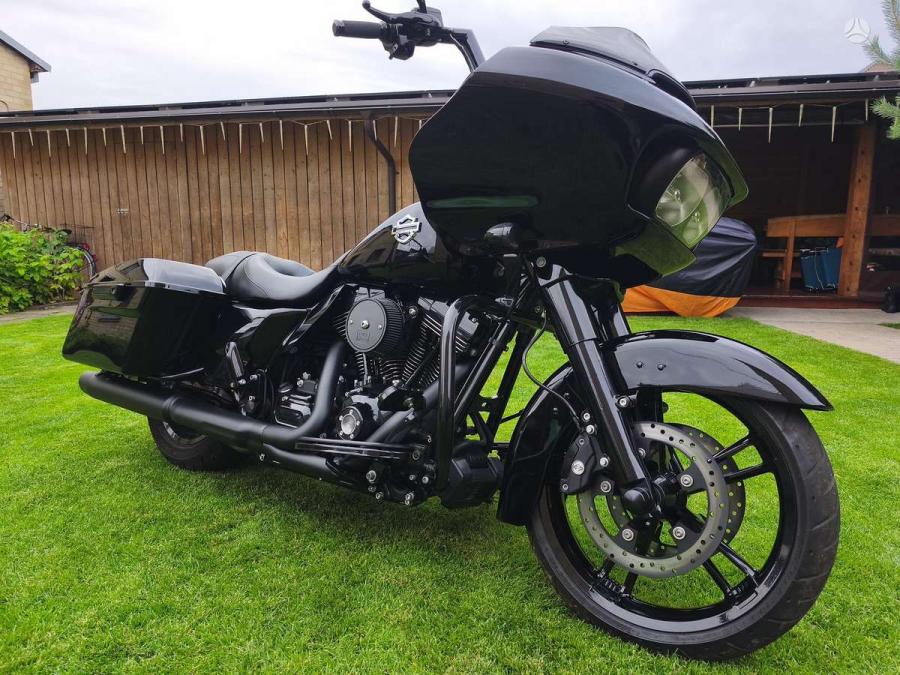 Melns Harley-Davidson Road Glide 2016 Šauļi, ar dzinēja tilpumu 1.70 L un nobraukumu 35 tūkst. km par 12900 €, foto 3 vietnē AUTOMOTO.COM.LV