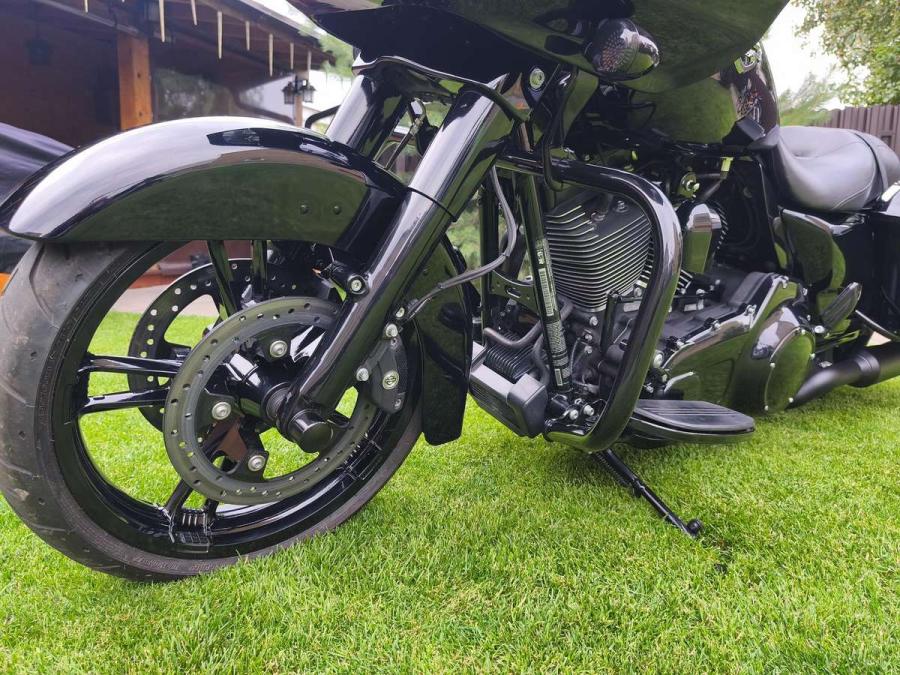 Melns Harley-Davidson Road Glide 2016 Šauļi, ar dzinēja tilpumu 1.70 L un nobraukumu 35 tūkst. km par 12900 €, foto 5 vietnē AUTOMOTO.COM.LV