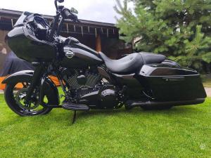 Melns Harley-Davidson Road Glide 2016 Šauļi, ar dzinēja tilpumu 1.70 L un nobraukumu 35 tūkst. km par 12900 €, foto 6 vietnē AUTOMOTO.COM.LV