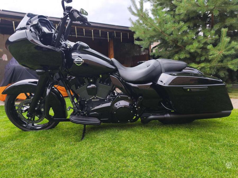 Melns Harley-Davidson Road Glide 2016 Šauļi, ar dzinēja tilpumu 1.70 L un nobraukumu 35 tūkst. km par 12900 €, foto 6 vietnē AUTOMOTO.COM.LV
