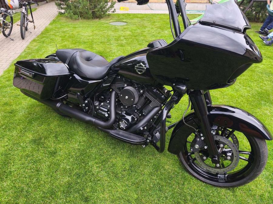 Melns Harley-Davidson Road Glide 2016 Šauļi, ar dzinēja tilpumu 1.70 L un nobraukumu 35 tūkst. km par 12900 €, foto 7 vietnē AUTOMOTO.COM.LV