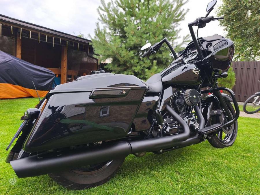 Melns Harley-Davidson Road Glide 2016 Šauļi, ar dzinēja tilpumu 1.70 L un nobraukumu 35 tūkst. km par 12900 €, foto 8 vietnē AUTOMOTO.COM.LV