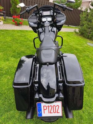 Melns Harley-Davidson Road Glide 2016 Šauļi, ar dzinēja tilpumu 1.70 L un nobraukumu 35 tūkst. km par 12900 €, foto 9 vietnē AUTOMOTO.COM.LV