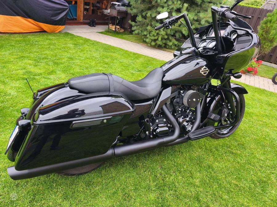Melns Harley-Davidson Road Glide 2016 Šauļi, ar dzinēja tilpumu 1.70 L un nobraukumu 35 tūkst. km par 12900 €, foto 11 vietnē AUTOMOTO.COM.LV