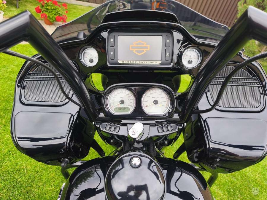 Melns Harley-Davidson Road Glide 2016 Šauļi, ar dzinēja tilpumu 1.70 L un nobraukumu 35 tūkst. km par 12900 €, foto 12 vietnē AUTOMOTO.COM.LV