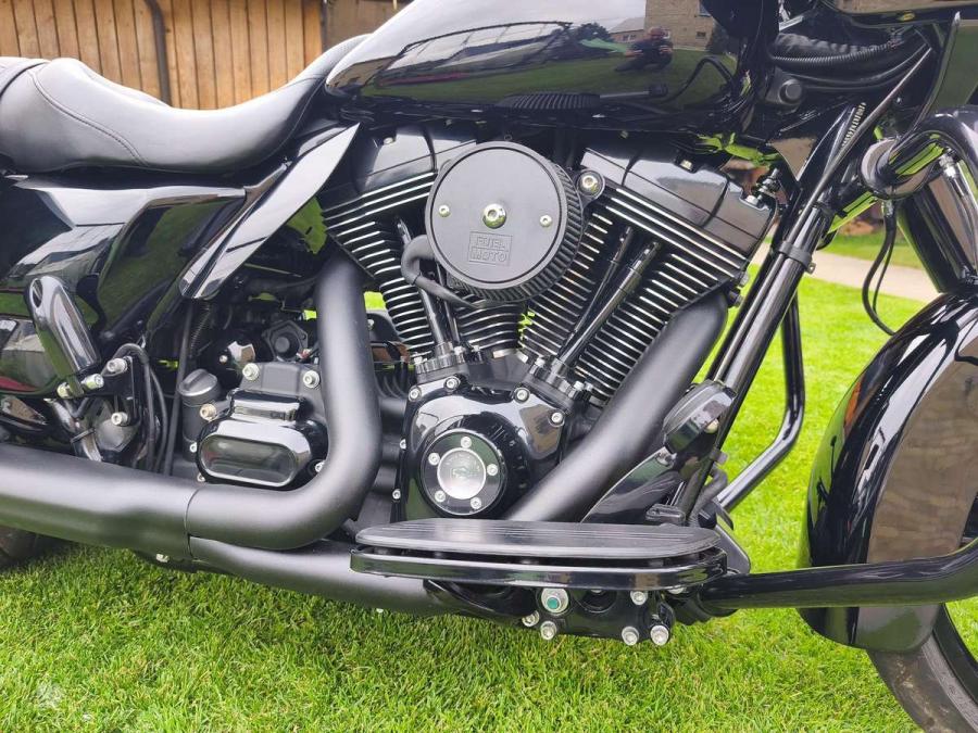 Melns Harley-Davidson Road Glide 2016 Šauļi, ar dzinēja tilpumu 1.70 L un nobraukumu 35 tūkst. km par 12900 €, foto 13 vietnē AUTOMOTO.COM.LV