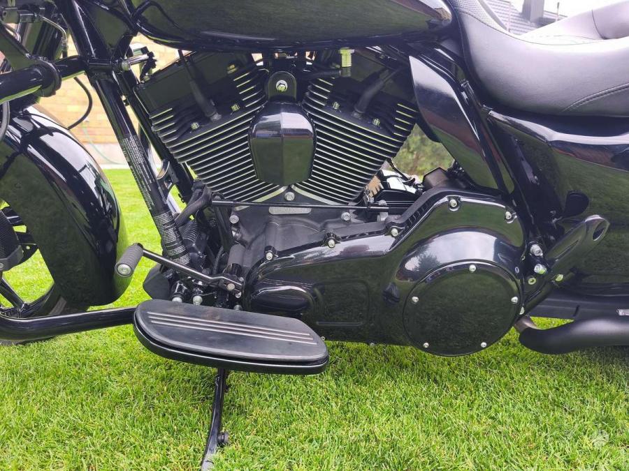 Melns Harley-Davidson Road Glide 2016 Šauļi, ar dzinēja tilpumu 1.70 L un nobraukumu 35 tūkst. km par 12900 €, foto 14 vietnē AUTOMOTO.COM.LV
