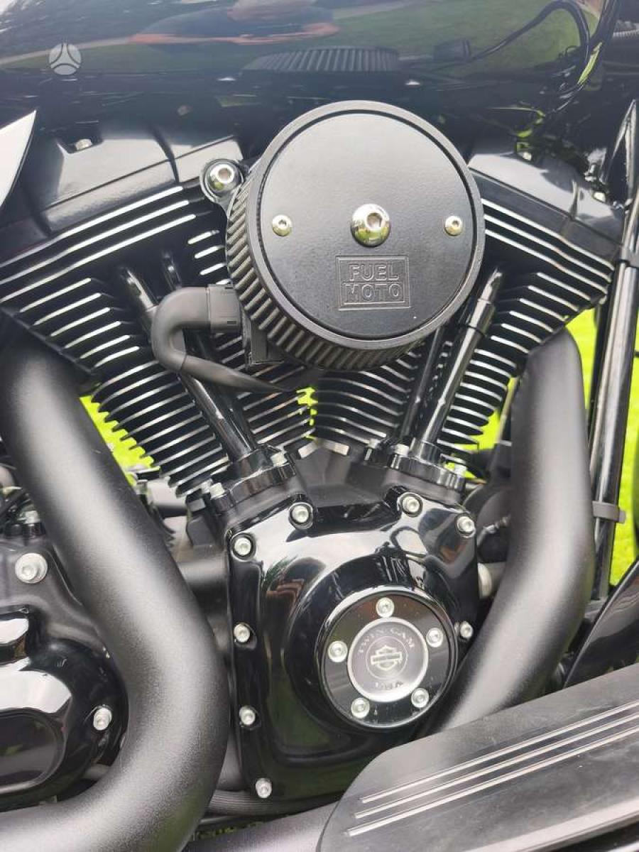 Melns Harley-Davidson Road Glide 2016 Šauļi, ar dzinēja tilpumu 1.70 L un nobraukumu 35 tūkst. km par 12900 €, foto 17 vietnē AUTOMOTO.COM.LV