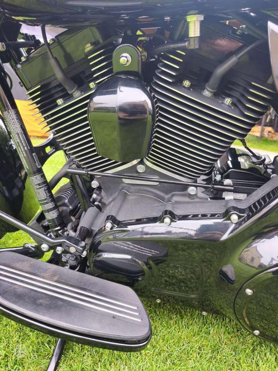 Melns Harley-Davidson Road Glide 2016 Šauļi, ar dzinēja tilpumu 1.70 L un nobraukumu 35 tūkst. km par 12900 €, foto 18 vietnē AUTOMOTO.COM.LV