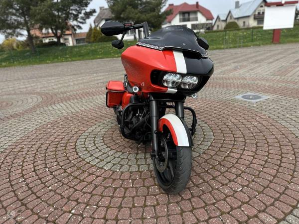 Black Harley-Davidson Road Glide 2016 in Silute, with an engine capacity of 1.70 L and mileage of 35 thousand km for 12000 €, photo 1 on AUTOMOTO.COM.LV