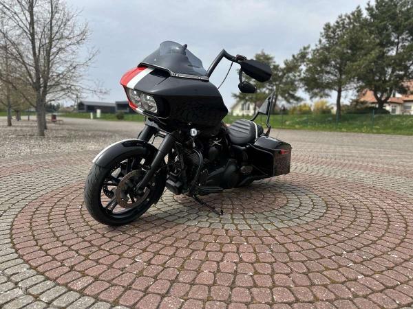 Black Harley-Davidson Road Glide 2016 in Silute, with an engine capacity of 1.70 L and mileage of 35 thousand km for 12000 €, photo 2 on AUTOMOTO.COM.LV
