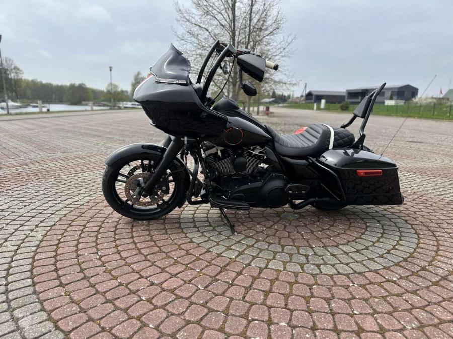 Черный Харли-Девидсон Road Glide 2016 в Шилуте, объемом двигателя 1.70 л и пробегом 35 тыс. км за 12000 €, фото 4 на AUTOMOTO.COM.LV