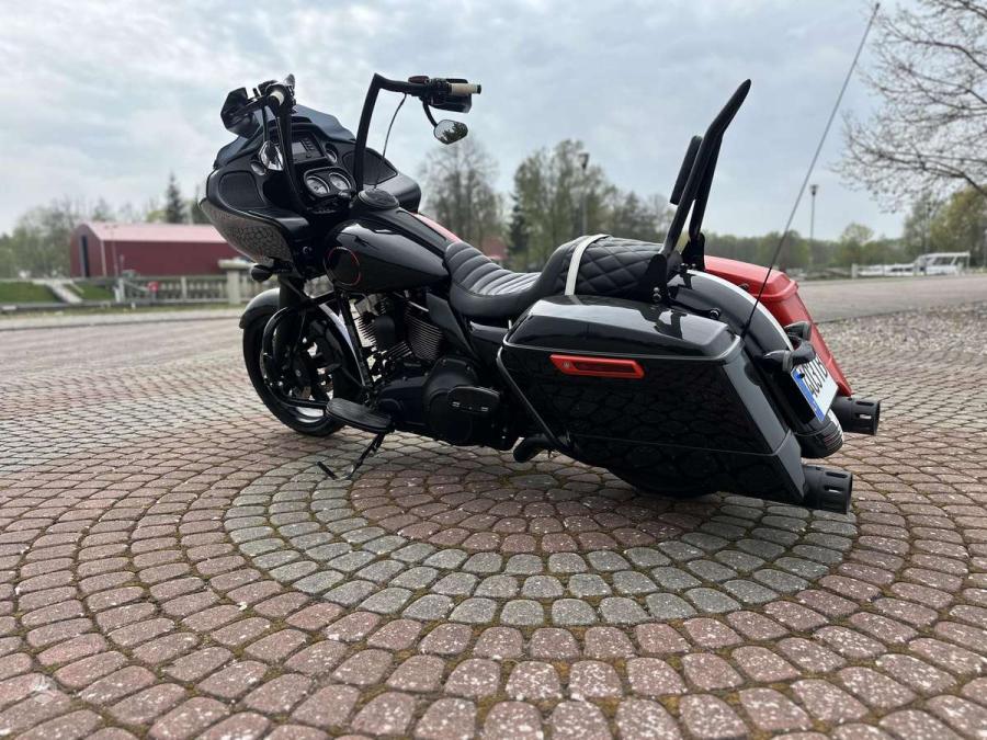 Черный Харли-Девидсон Road Glide 2016 в Шилуте, объемом двигателя 1.70 л и пробегом 35 тыс. км за 12000 €, фото 5 на AUTOMOTO.COM.LV