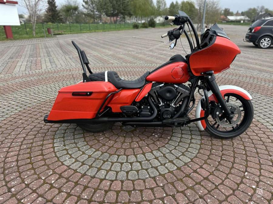 Черный Харли-Девидсон Road Glide 2016 в Шилуте, объемом двигателя 1.70 л и пробегом 35 тыс. км за 12000 €, фото 8 на AUTOMOTO.COM.LV