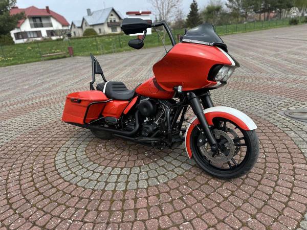 Black Harley-Davidson Road Glide 2016 in Silute, with an engine capacity of 1.70 L and mileage of 35 thousand km for 12000 €, photo 8 on AUTOMOTO.COM.LV