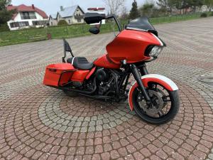 Черный Харли-Девидсон Road Glide 2016 в Шилуте, объемом двигателя 1.70 л и пробегом 35 тыс. км за 12000 €, фото 9 на AUTOMOTO.COM.LV
