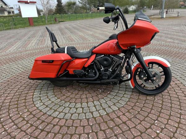 Black Harley-Davidson Road Glide 2016 in Silute, with an engine capacity of 1.70 L and mileage of 35 thousand km for 12000 €, photo 9 on AUTOMOTO.COM.LV
