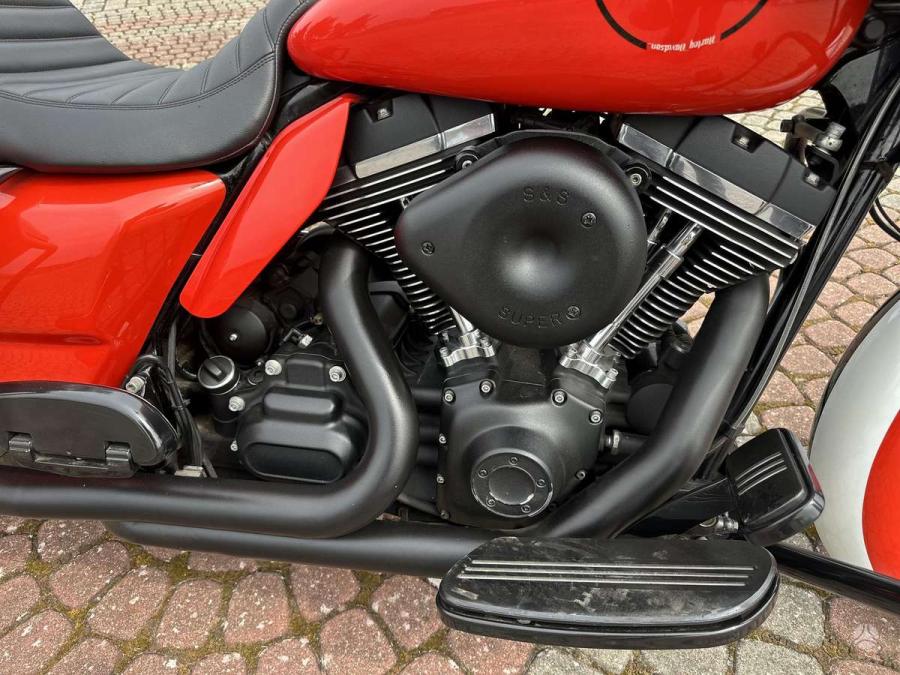 Черный Харли-Девидсон Road Glide 2016 в Шилуте, объемом двигателя 1.70 л и пробегом 35 тыс. км за 12000 €, фото 12 на AUTOMOTO.COM.LV