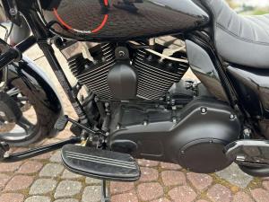 Черный Харли-Девидсон Road Glide 2016 в Шилуте, объемом двигателя 1.70 л и пробегом 35 тыс. км за 12000 €, фото 13 на AUTOMOTO.COM.LV