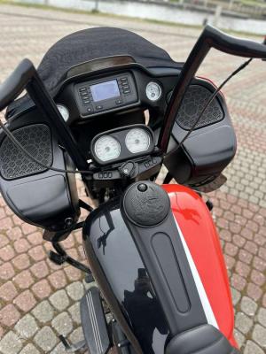 Черный Харли-Девидсон Road Glide 2016 в Шилуте, объемом двигателя 1.70 л и пробегом 35 тыс. км за 12000 €, фото 17 на AUTOMOTO.COM.LV