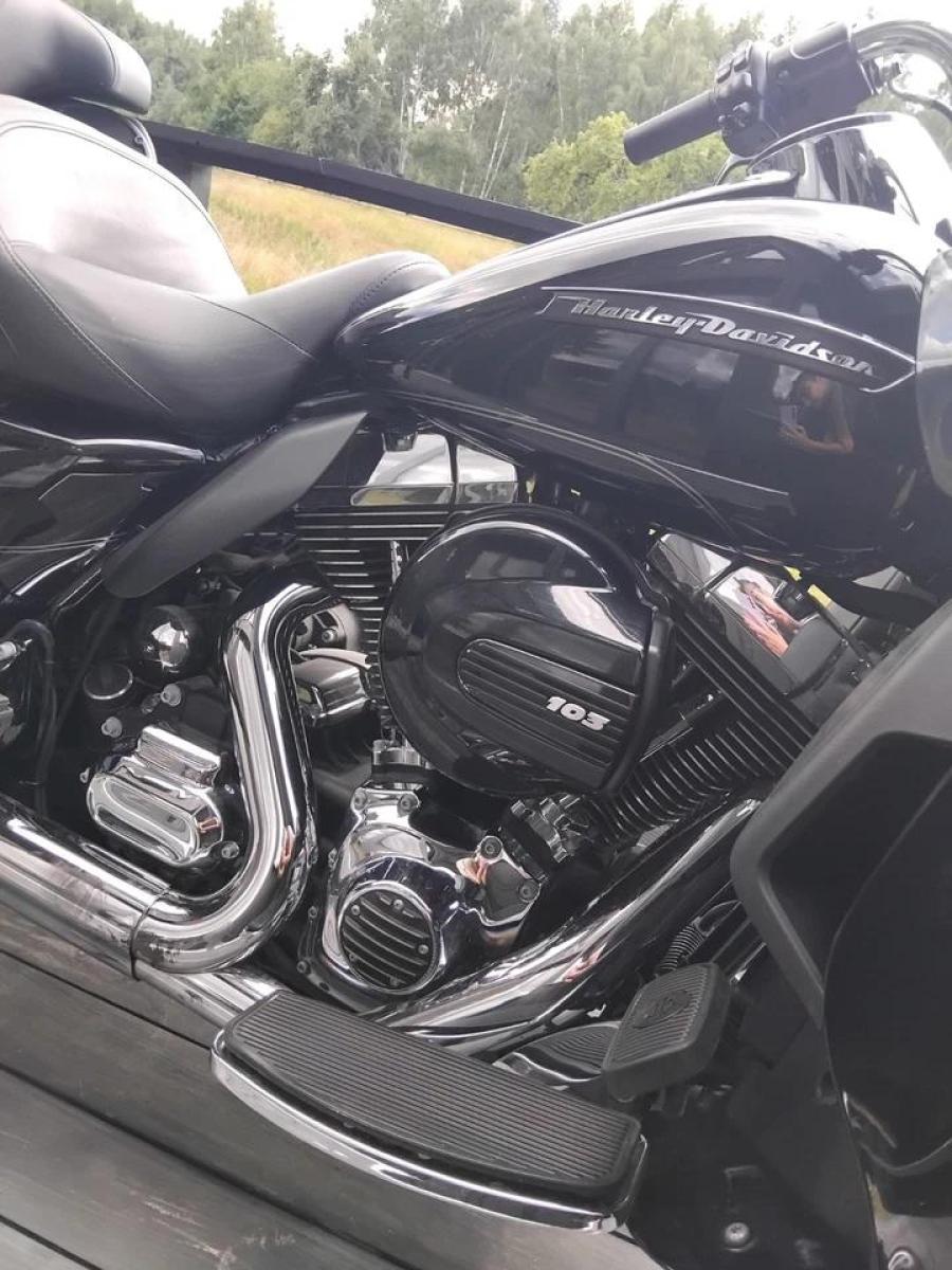 Black Harley-Davidson Road Glide 2016 in Jekabpils, with an engine capacity of 1.00 L and mileage of 16 thousand km for 14000 €, photo 3 on AUTOMOTO.COM.LV