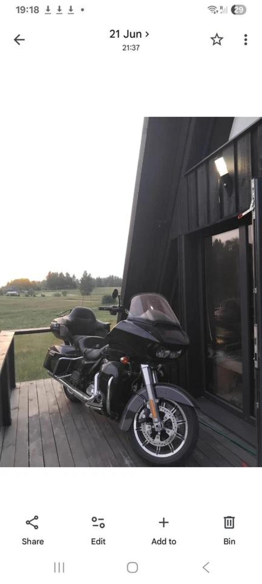 Black Harley-Davidson Road Glide 2016 in Jekabpils, with an engine capacity of 1.00 L and mileage of 16 thousand km for 14000 €, photo 4 on AUTOMOTO.COM.LV